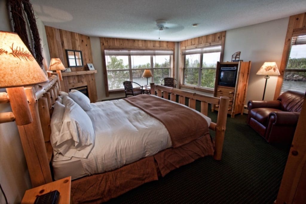 Lake Superior Lodging Options at Cove Point Lodge
