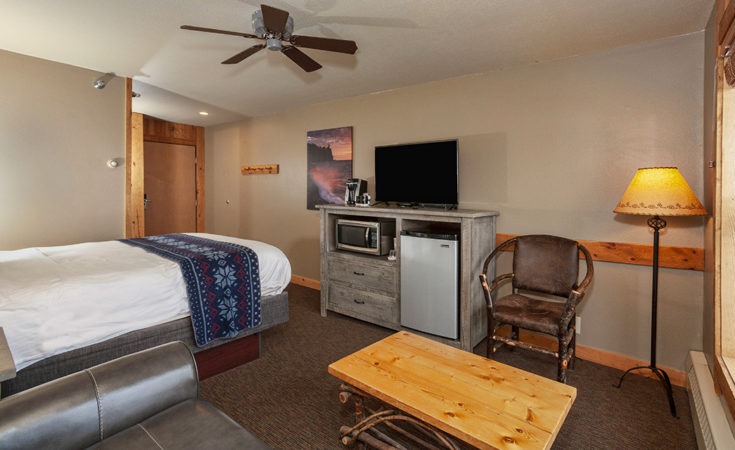 Lake Superior Lodging Options at Cove Point Lodge