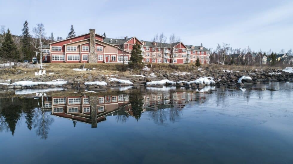 Make Your Way to the North Shore | Cove Point Lodge
